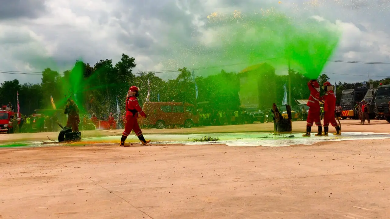 Cantiknya Warna-Warni Air Menari di Simulasi Pemadaman Karhutla di ...