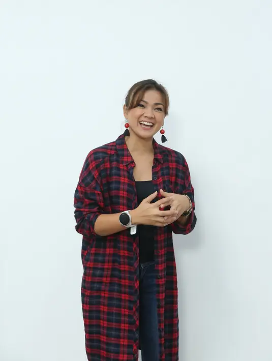 Jadi Penyiar Radio, Nirina Zubir Merasa Lebih Muda - Photo Fimela.com