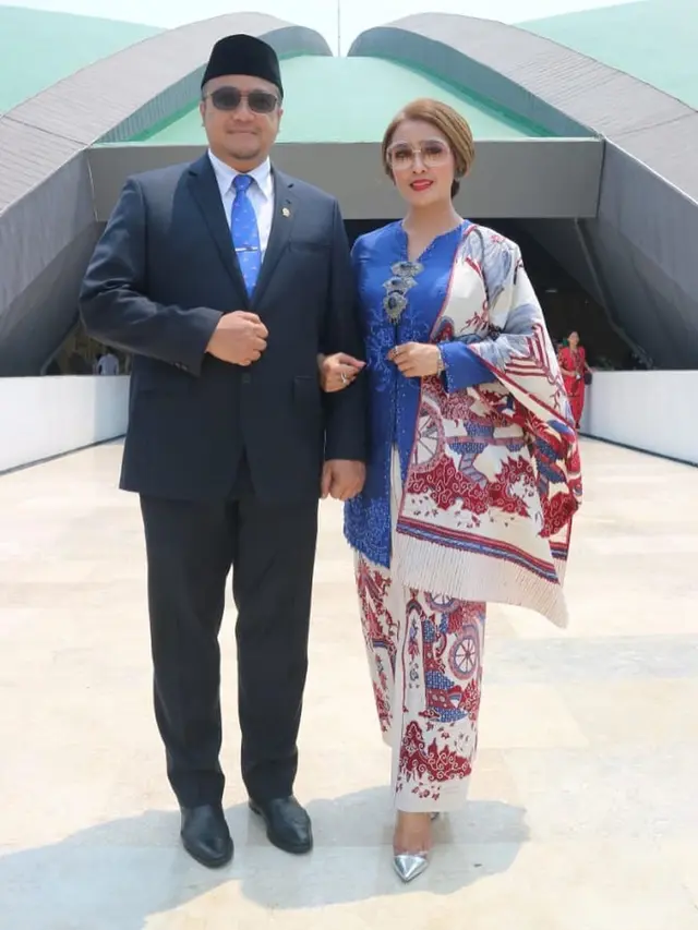 7 Potret Mesra Dede Yusuf dan Istri yang Jarang Terekspos - Hot Liputan6.com