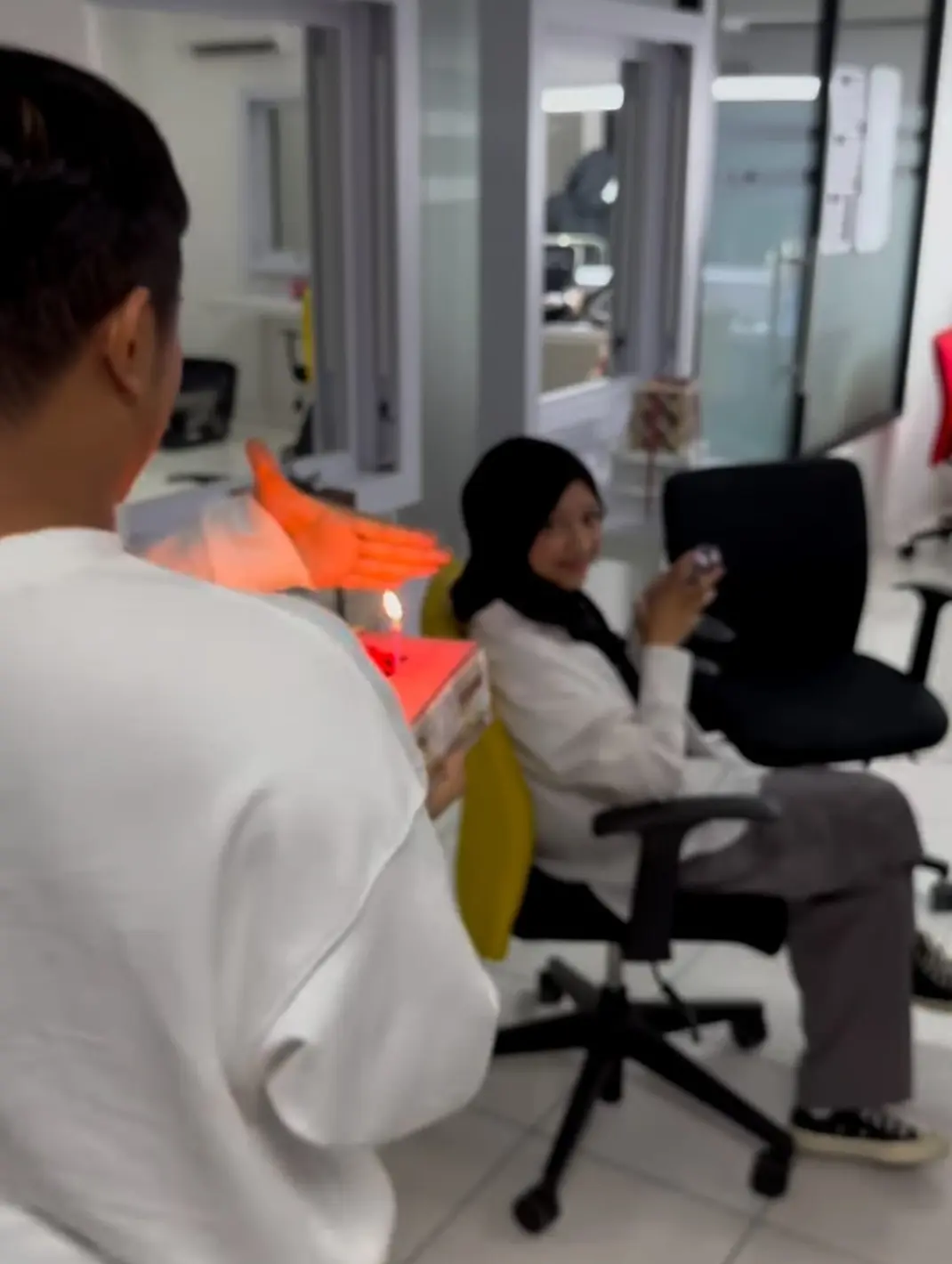 Momen Jirayut Beri Kejutan Ulang Tahun untuk Halda Rianta - Foto Liputan6.com