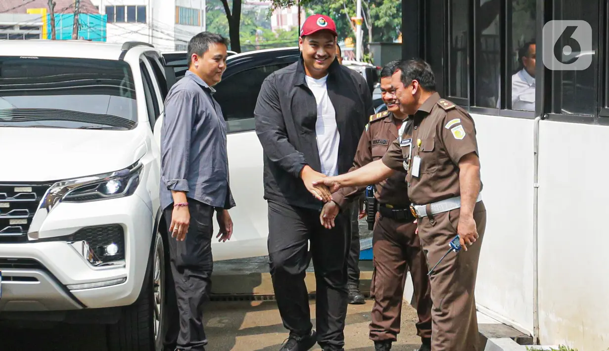 Menpora Dito Ariotedjo Penuh Senyum Saat Penuhi Panggilan Kejagung untuk Pemeriksaan Kasus ...
