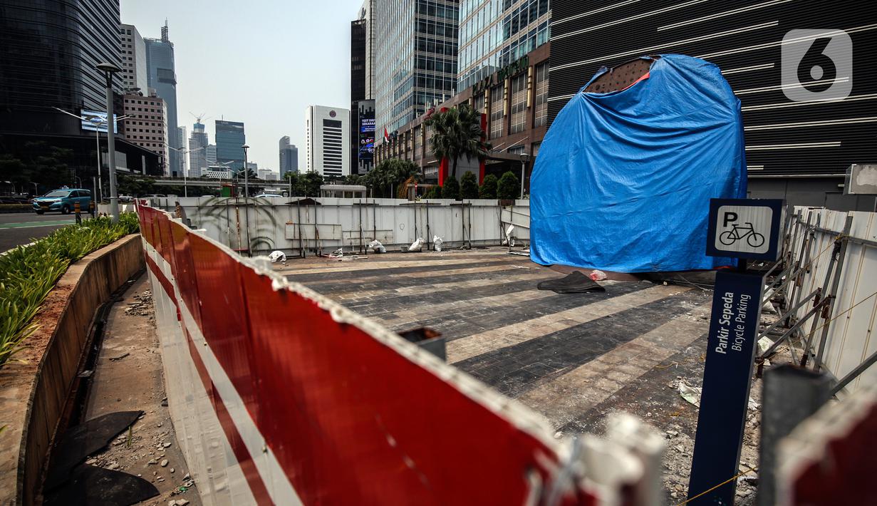 FOTO: Tugu Sepeda yang Terhenti Pengerjaannya - Foto Liputan6.com