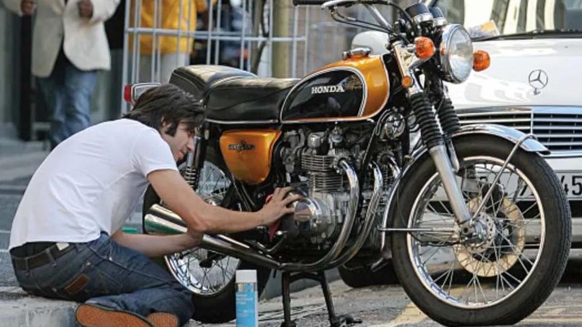 Cara Aman Cuci Sepeda Motor, Gampang Banget - Berita Otosia.com