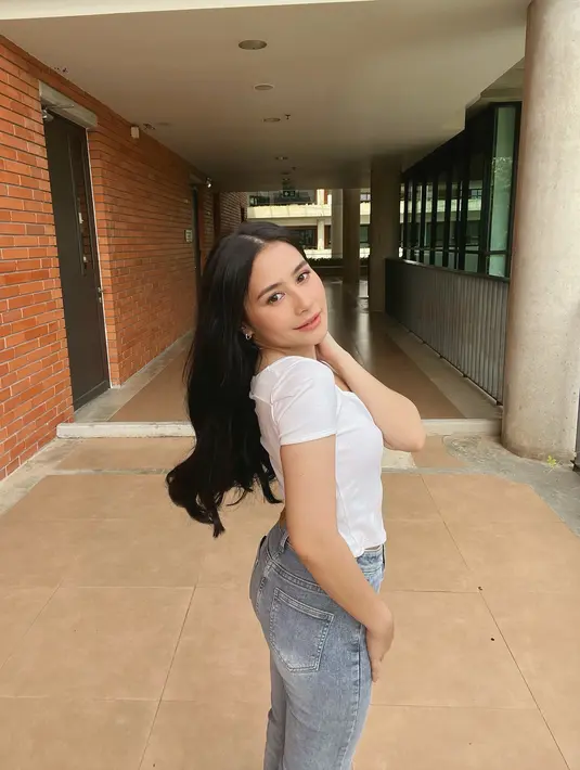 Makin Langsing, Potret Terbaru Prilly Latuconsina Sukses Curi Perhatian - Page 4 - Foto Liputan6.com