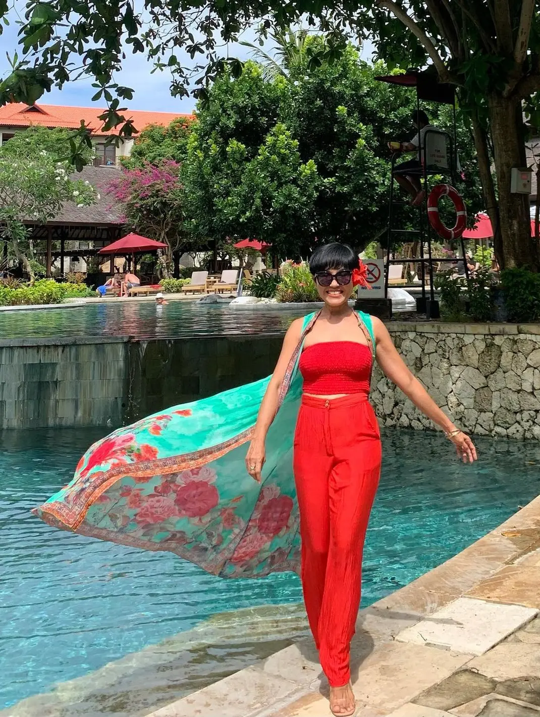6 Potret Ibu Cinta Laura yang Awet Muda di Usia 59 Tahun