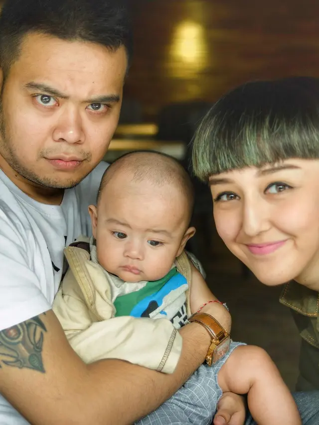 Jarang Terekspos, Ini 6 Potret Terbaru Reza SMASH Bersama Anak dan ...