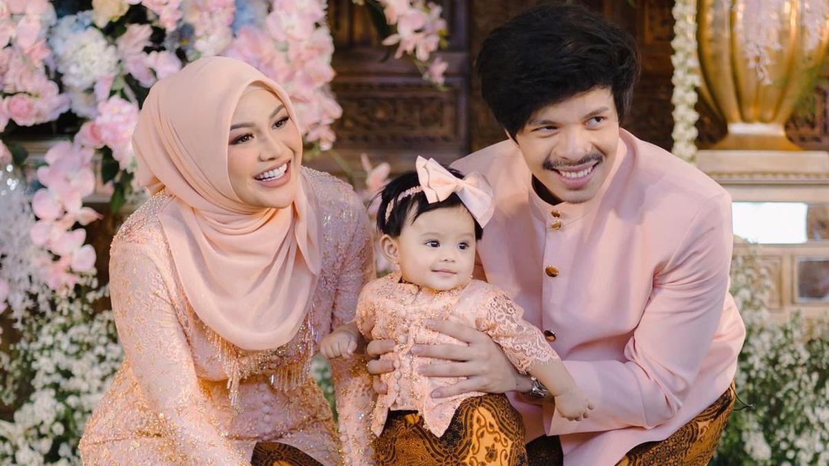 Mengenal Tedak Siten seperti yang Dijalani Ameena, Putri Aurel ...
