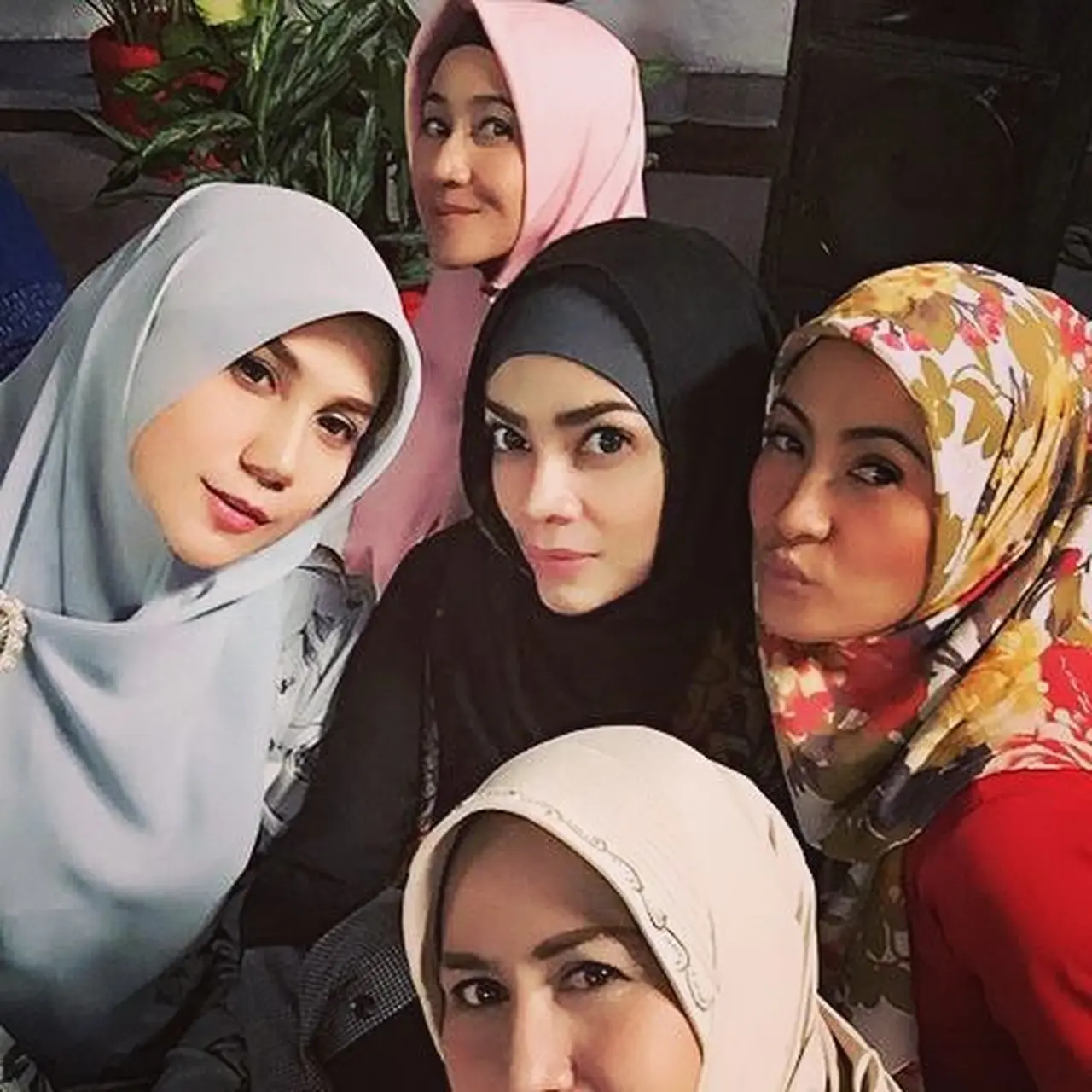 Kenang Sinetron Bidadari, Ini 6 Potret Persahabatan Nova Soraya dan Marini Zumarnis - Hot ...