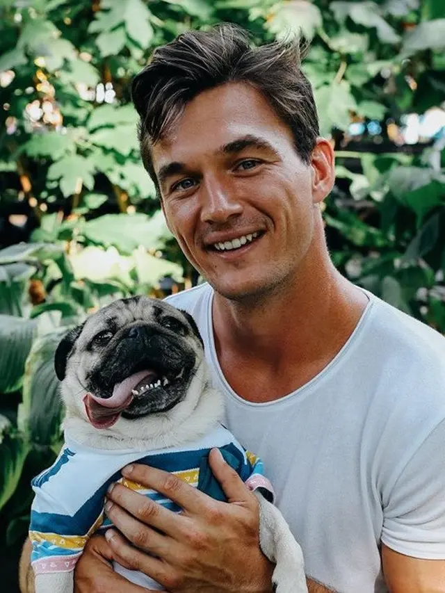 Tyler Cameron, Bintang Acara Pencarian Jodoh yang Jadi Gandengan Baru ...