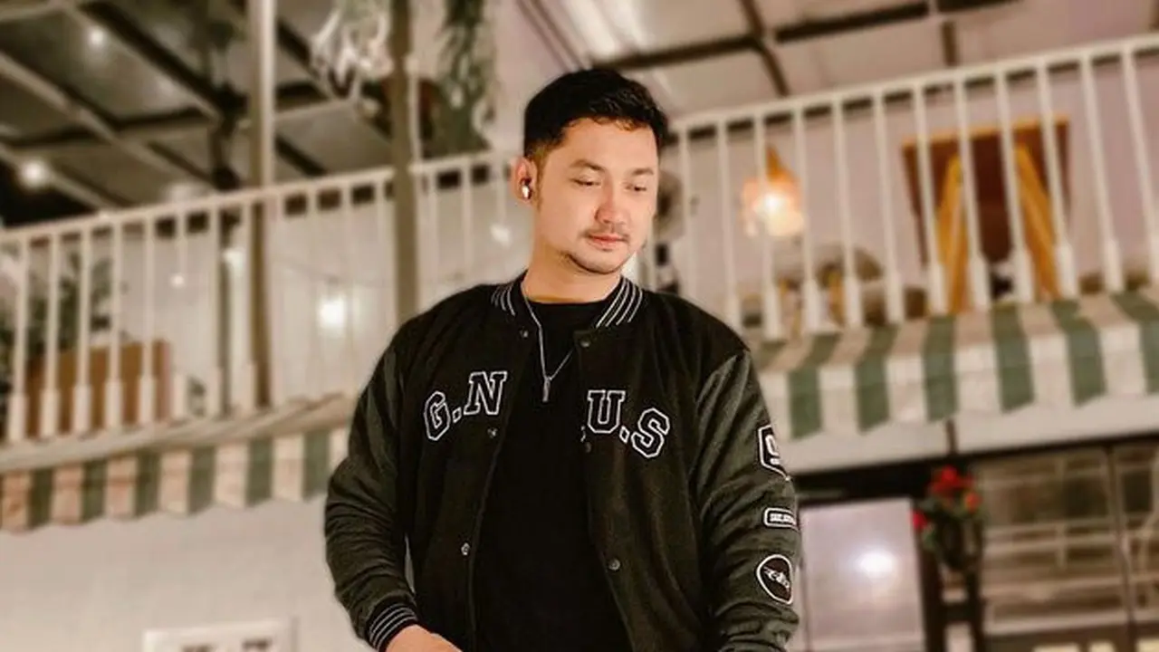 Angga Wijaya Jalani Kehidupan Sebagai Orang Biasa, Ini 8 Potretnya Usai ...