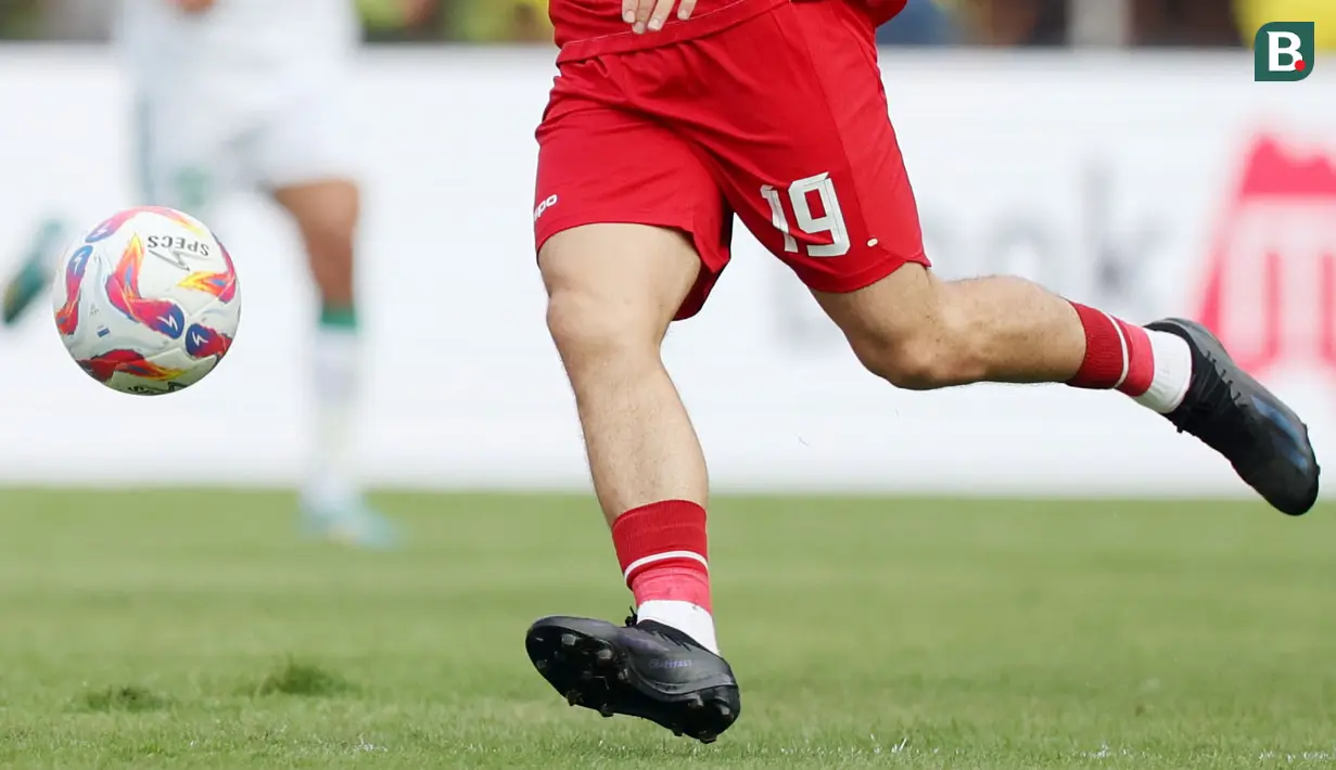 Foto: Gaya Unik Thom Haye dan Sepatu Polos Hitam Bersama Timnas Indonesia - Indonesia Bola.com