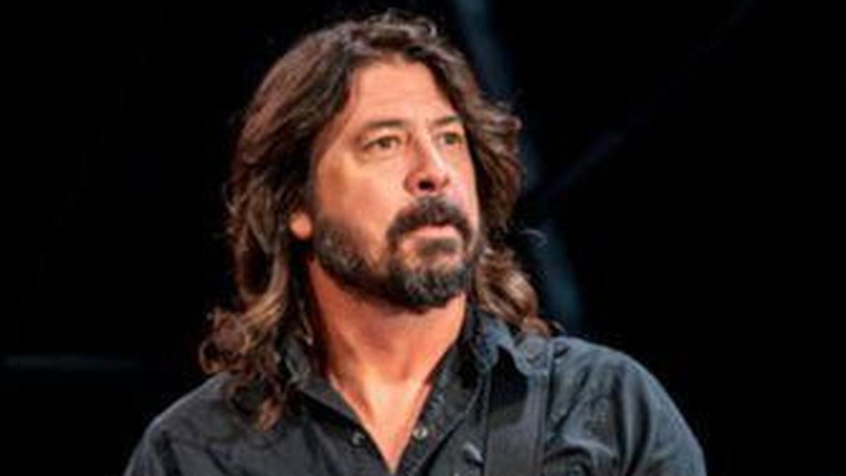 Facts About Dave Grohl Foo Fighters Chewing the Same Gum for 26 Years ...