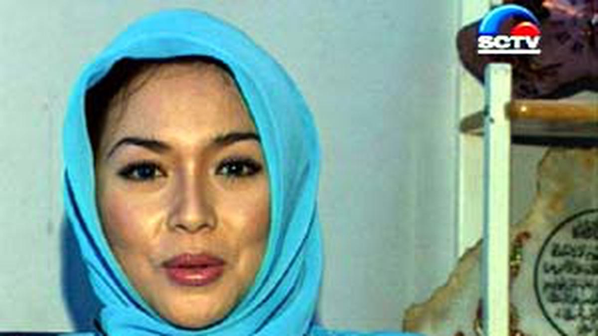 Umrah, Puncak Perjalanan Spiritual Erna Libby - ShowBiz Liputan6.com