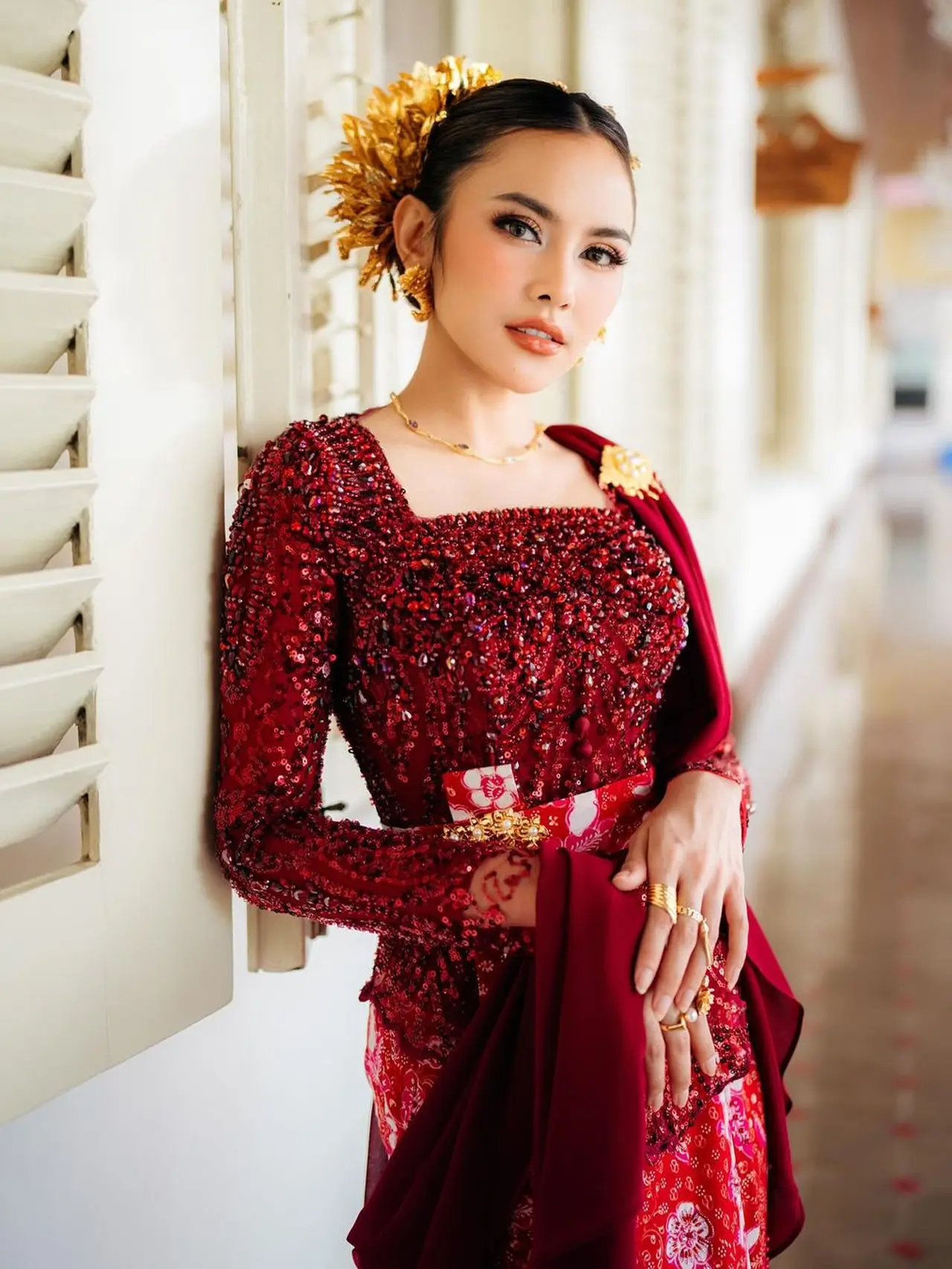 4 Inspirasi Kebaya Merah Cerah ala Selebriti, Pancarkan Aura Memikat ...