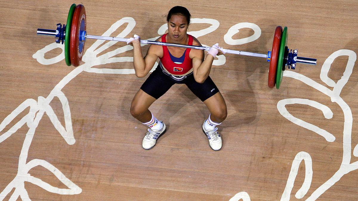 Punya Ayah Binaragawan Legendaris, Lisa Rumbewas Dilatih Ibunya Sendiri ...