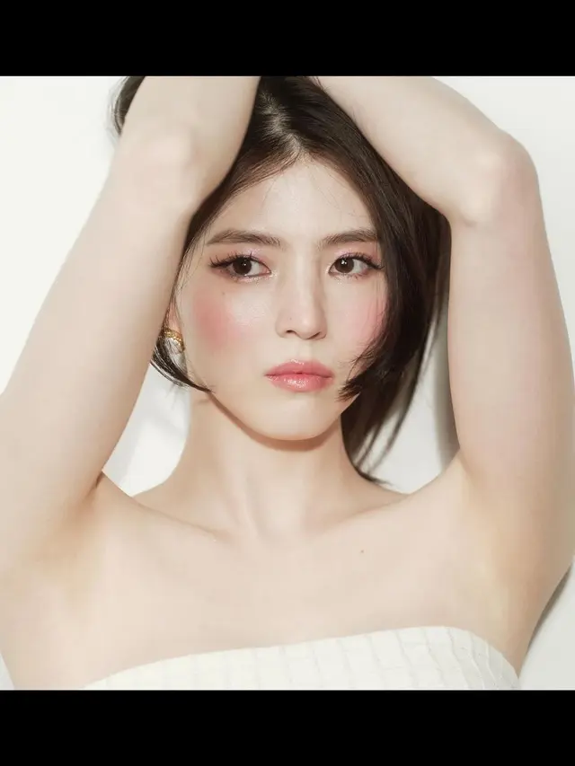 Han So Hee Tampil Super Glowing Pamer Pesona Flawless di Photoshoot Terbaru setelah Konfirmasi ...