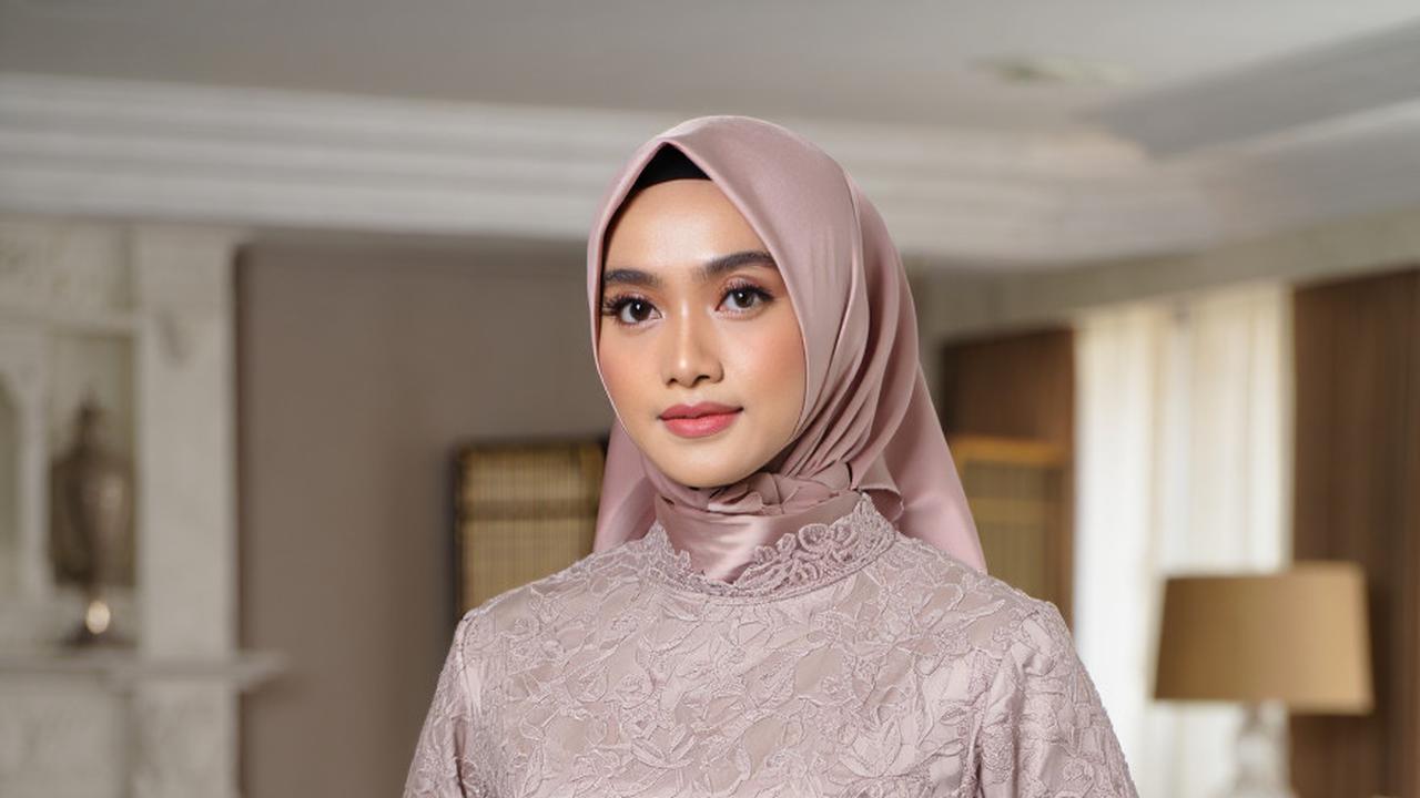 9 Model Gamis Brokat Modern Kombinasi Kain Satin Silk yang Elegan ...