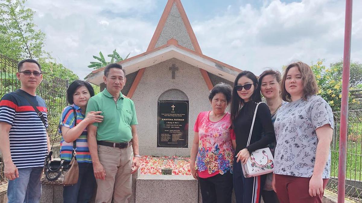 6 Potret Keluarga Besar Natasha Wilona, Sang Ayah Tiba-tiba Muncul ...