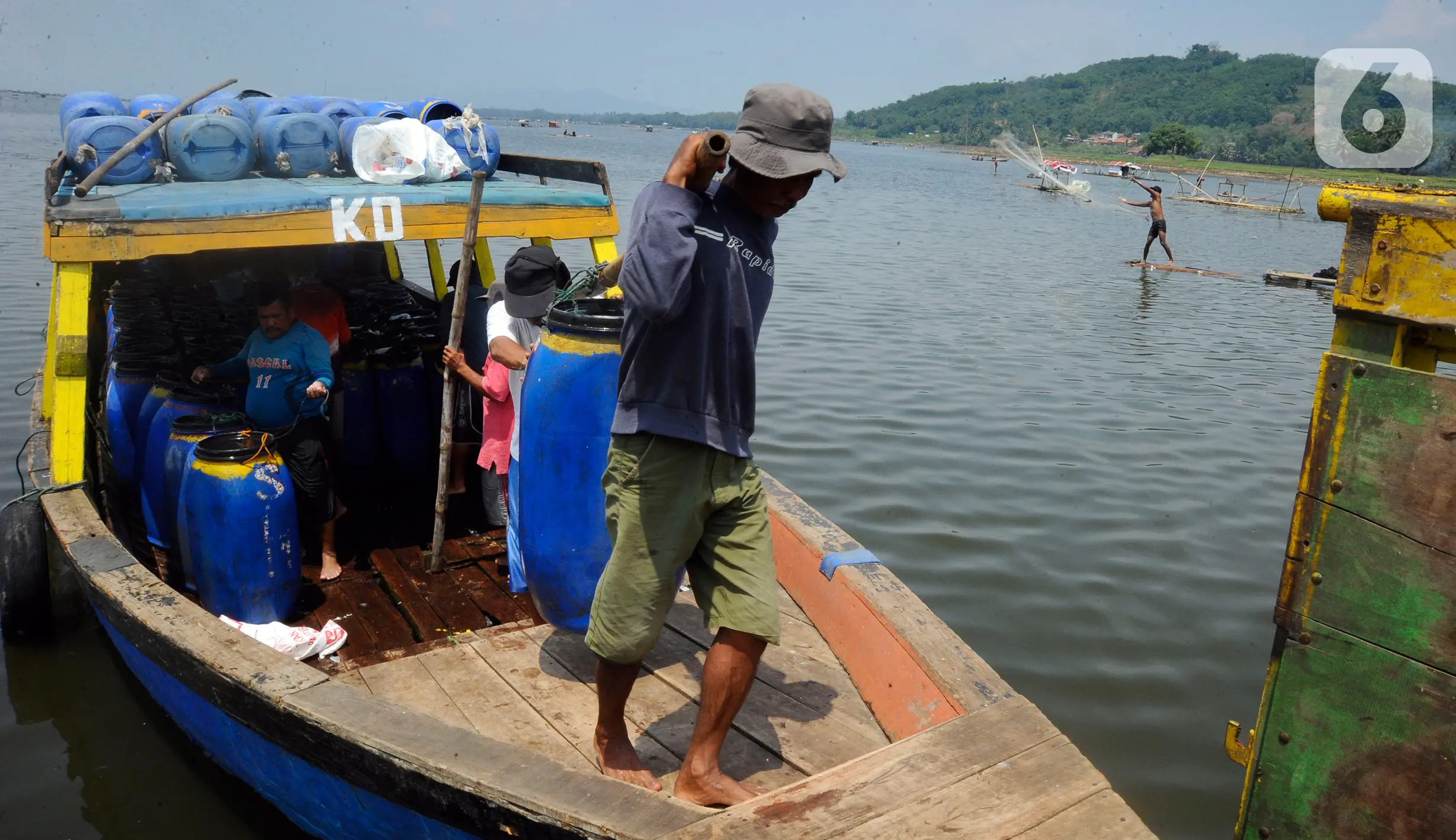 Petani Ikan Waduk Cirata Menjerit karena Kenaikan Harga Pangan - Foto ...