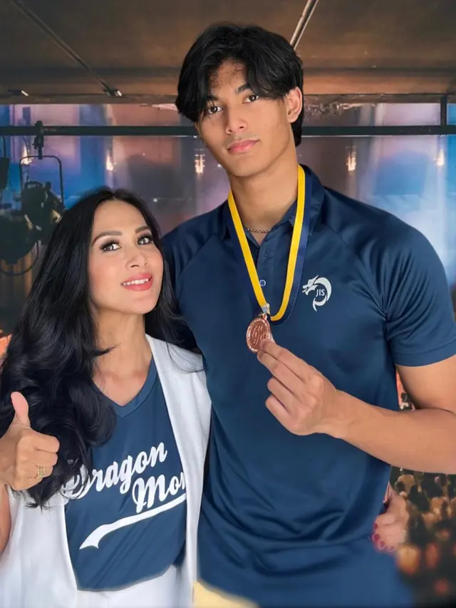 7 Potret Terbaru Marco, Putra Diah Permatasari yang Punya Tinggi 197 Cm - Hot Liputan6.com