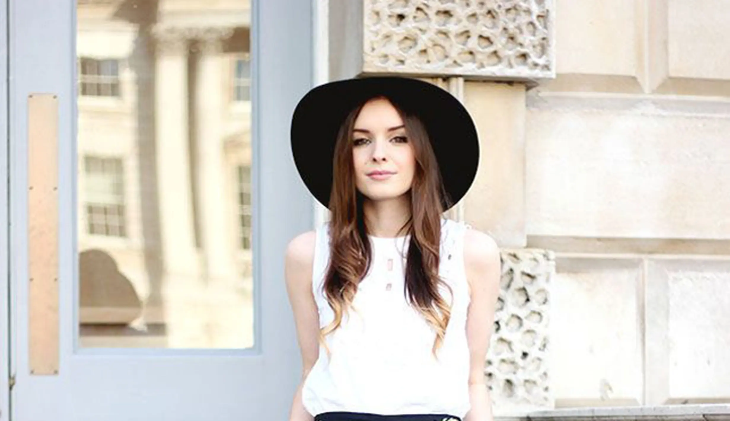 9 Inspirasi Tampil Gaya dengan Celana Corak - Photo Fimela.com