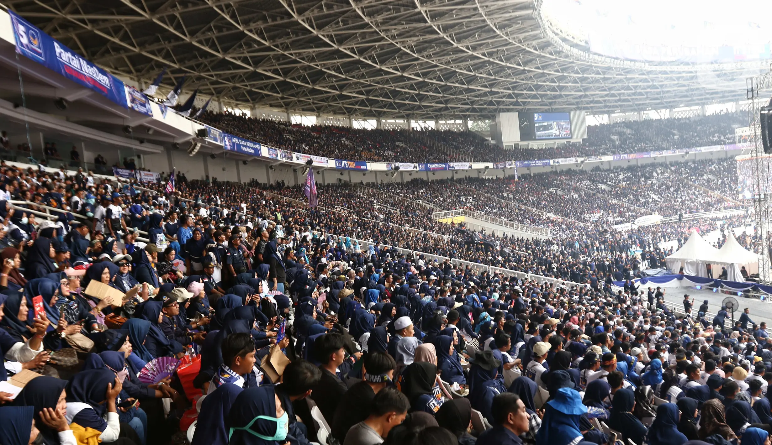 Ribuan Kader dan Simpatisan Padati Stadion GBK saat Apel Perubahan ...