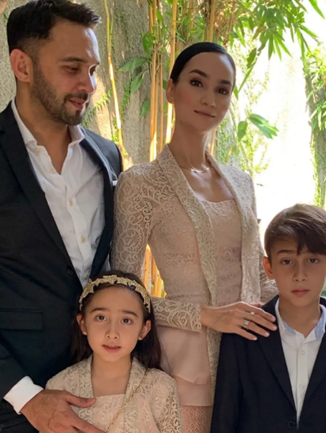 7 Artis Ganteng Ini Nikah Dengan Bule