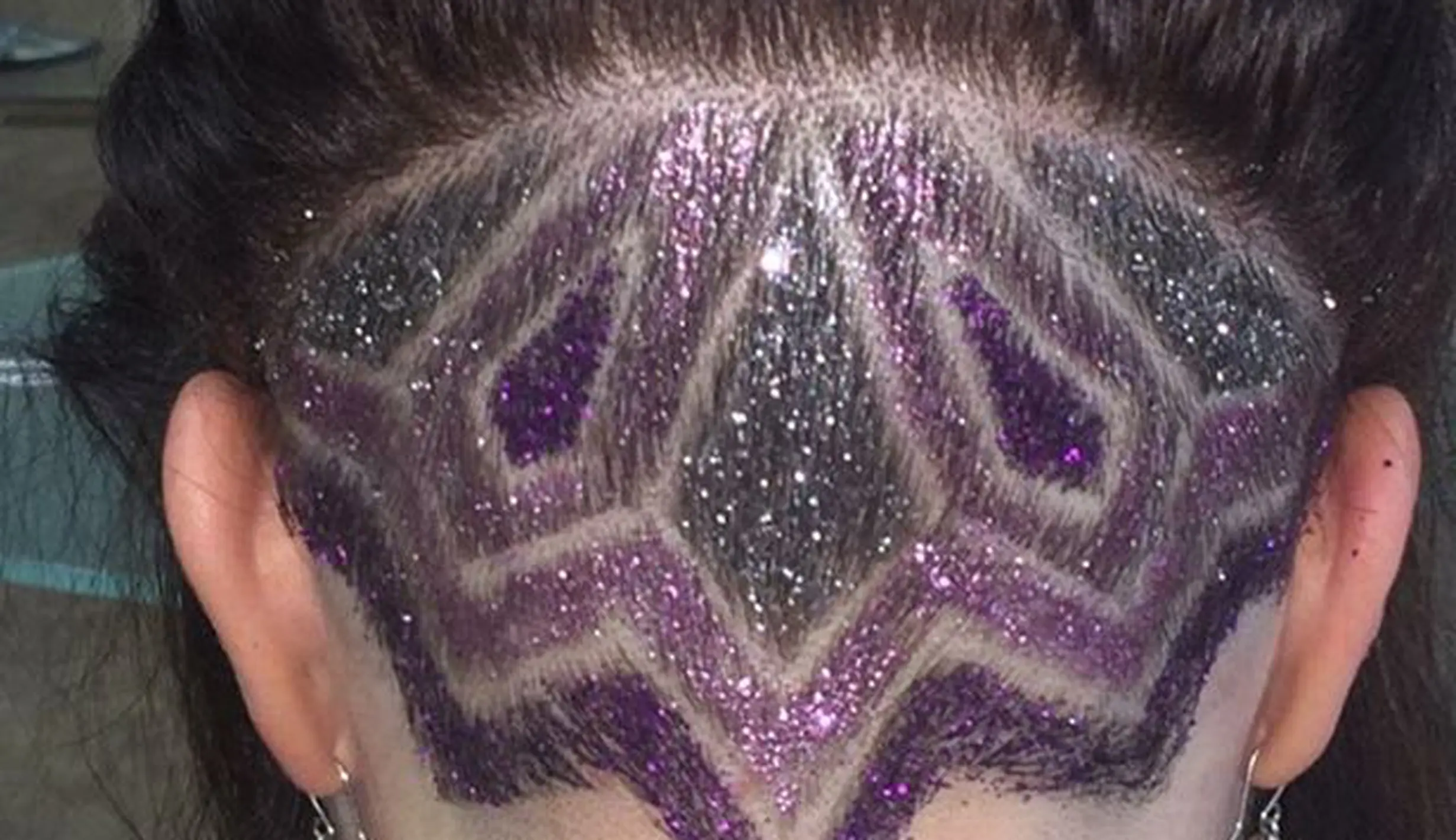 Tren Rambut Undercut Glitter, Tertarik Coba Potong Rambut Ini? - Photo ...