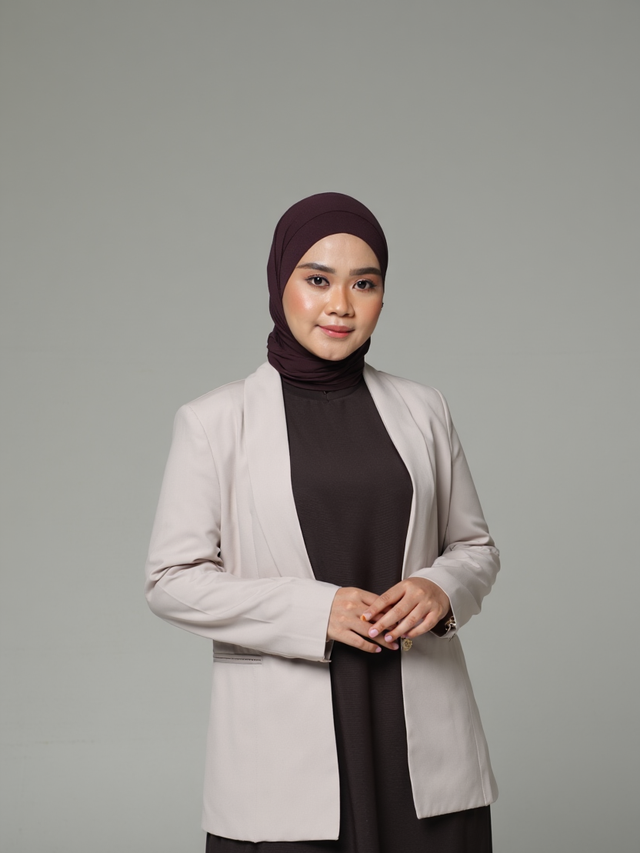 9 Model Gamis Jersey Sederhana dengan Outer Blazer, Inspirasi Gaya Modern