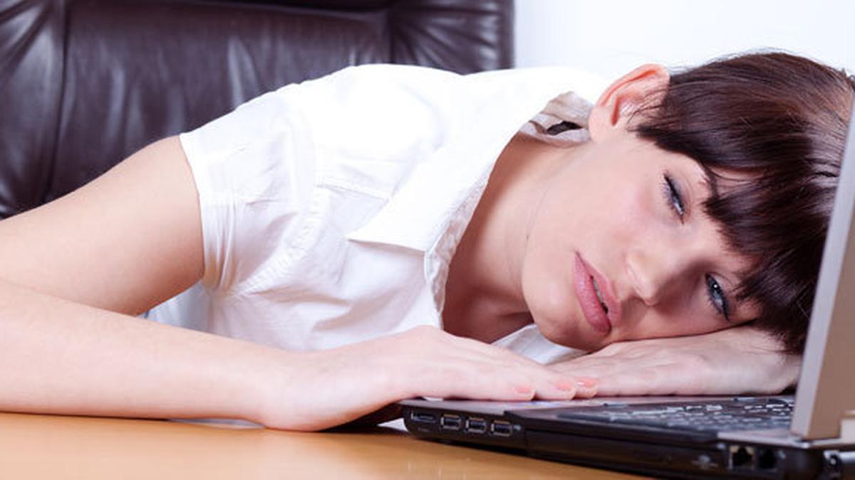 Tips Tetap Optimal Bekerja Saat Jam Tidur Kurang