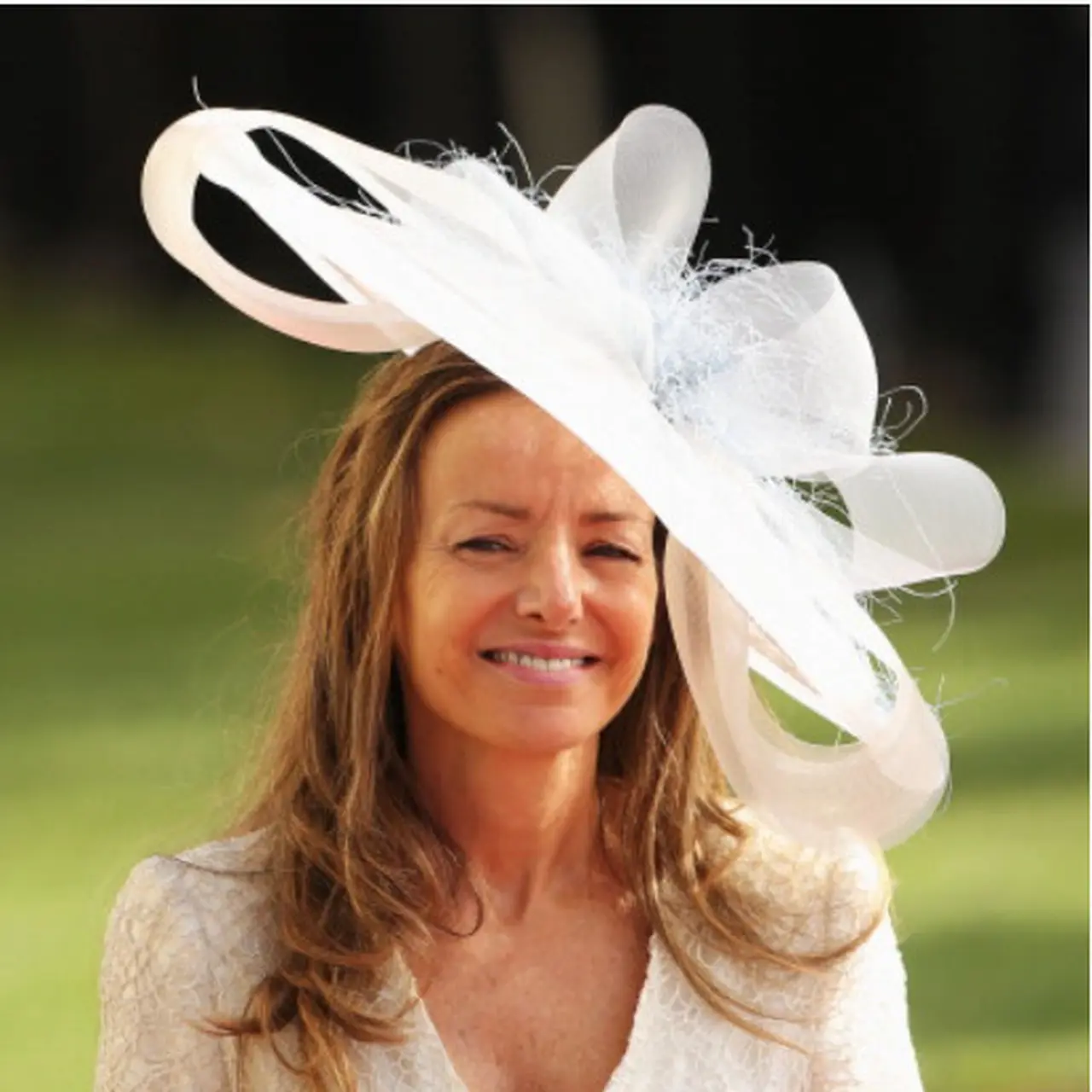 Desainnya Unik, 6 Bentuk Topi Wanita Kerajaan di Berbagai Negara Ini ...