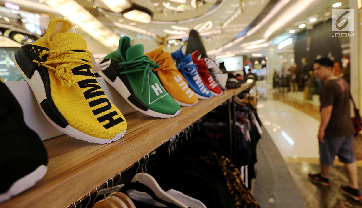 FOTO: Ada Sneaker Metallica Jokowi di Bazar Sepatu Kemang - Foto ...