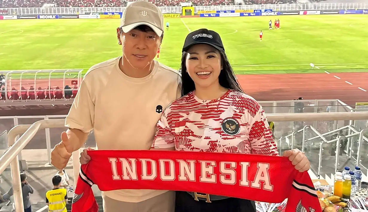 Potret Fitri Carlina Bareng Shin Tae-yong, Dukung Timnas di Berbagai Pertandingan - Foto ...