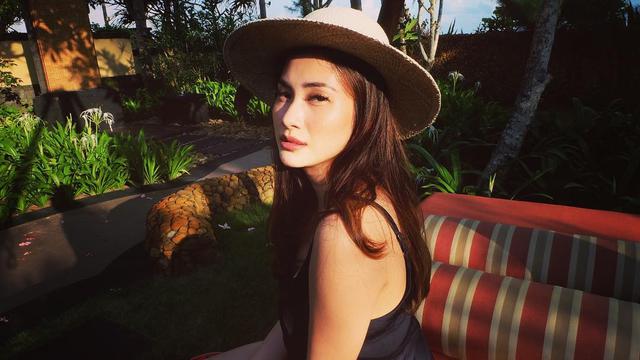 7 Potret Demmy Febriana Jalani Liburan, Gayanya Disebut Bak ABG - Hot ...