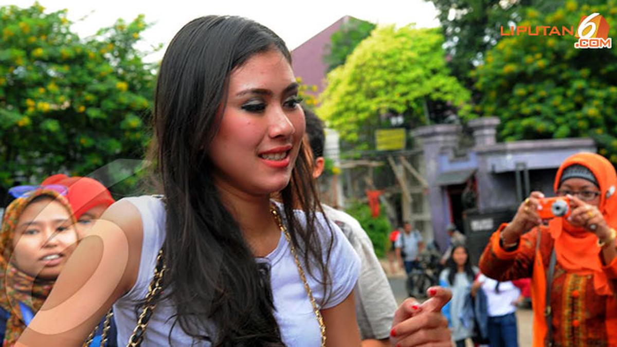 Mulai Terkenal, Syahnaz Sadiqah Diwanti-wanti Teman Kuliah - ShowBiz ...