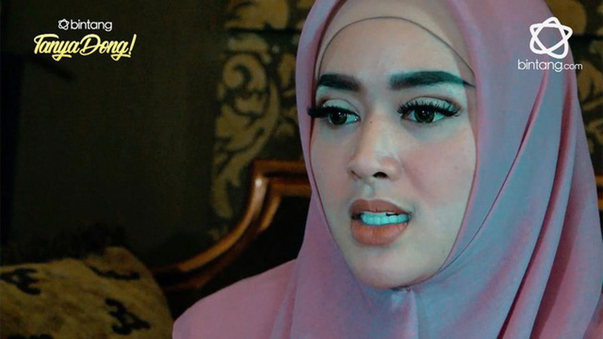 Bintang Tanya Dong: Tiara Dewi Blakblakan Soal Perceraian - Entertainment Fimela.com