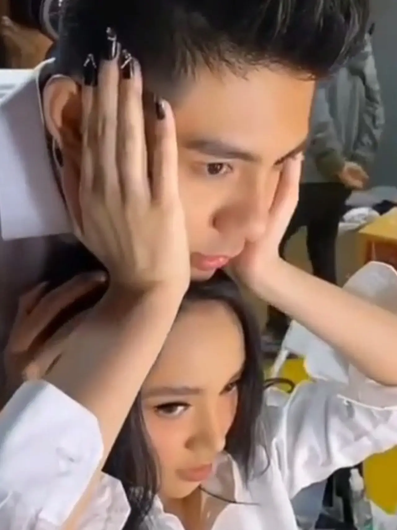 7 Gaya Photoshoot Lyodra Ginting dan Riza Syah, Makin Lengket - Hot ...