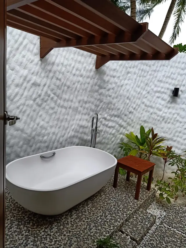 Inspirasi Desain Kamar Mandi Terbuka ala Resor, Serasa Dekat dengan ...