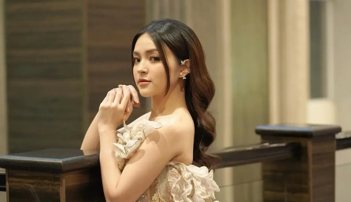 Dikabarkan dengan Anak Ganjar Pranowo, Ini 6 Potret Cantik Eca Aura - Photo Fimela.com