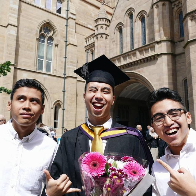 5 Potret Kenangan Vidi Aldiano dan Kedua Adiknya, dari Wisuda hingga ...