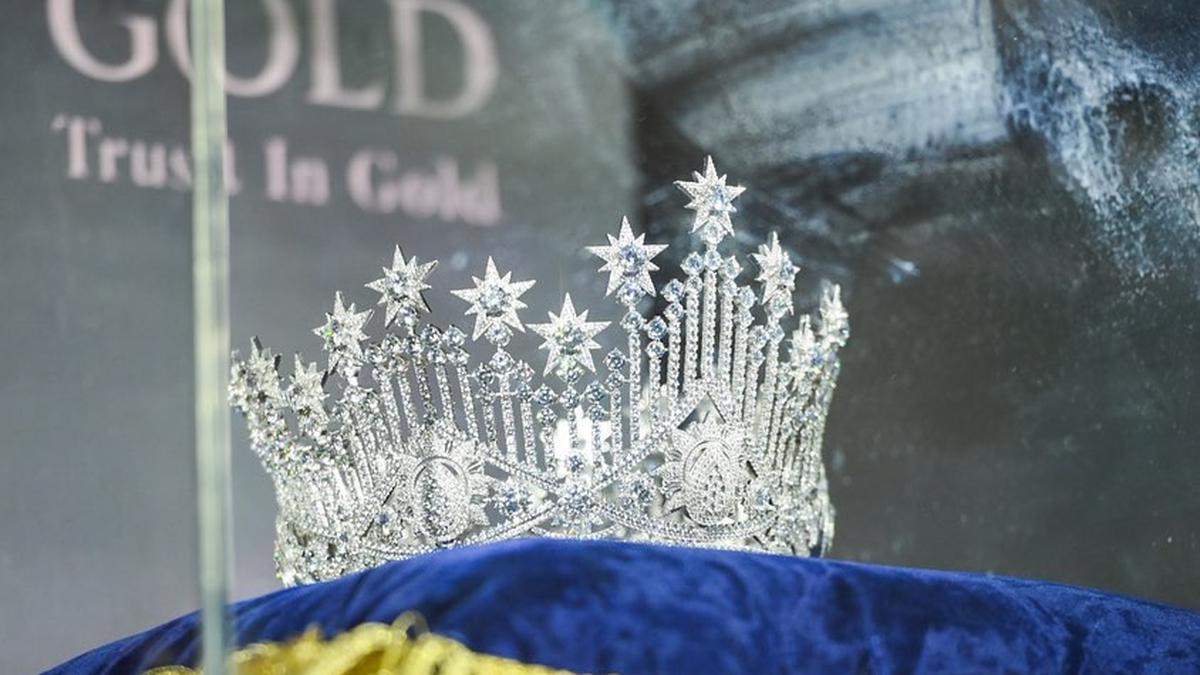 Miss Universe Indonesia Umumkan Mahkota Pemenang, Bertabur Emas Putih ...