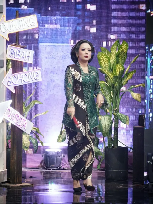 6 Potret Soimah di Program Juragan 11 Indosiar, Menawan Kenakan Kebaya ...