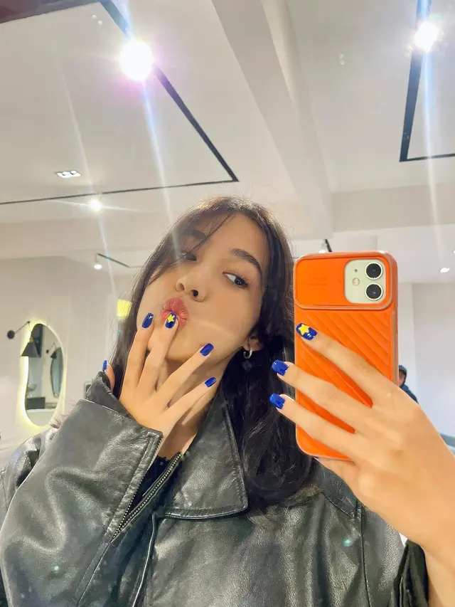 7 Potret Nurra Datau Pose Waktu Mirror Selfie Ini Selalu Tuai Sorotan ...