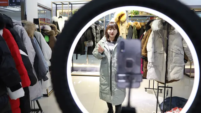 Live Stream Shopping di TikTok, Jadi Gaya Baru Belanja Online - ShowBiz ...