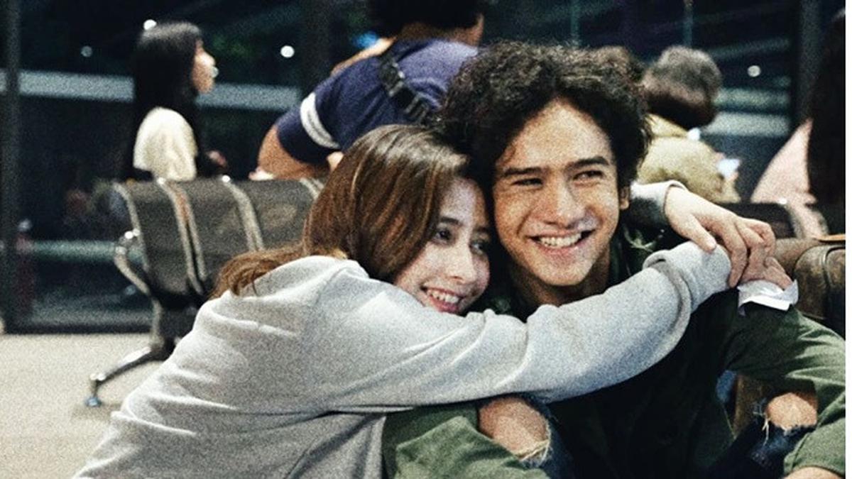 6 Potret Prilly Latuconsina dan Kevin Ardilova, Jadi Pasangan Kekasih di Series - Hot Liputan6.com