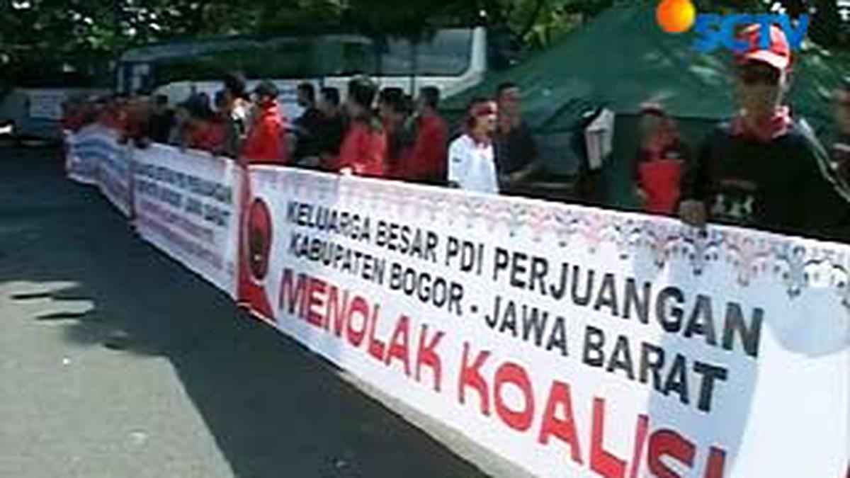 Massa Oposisi Demo di Kongres PDIP - News Liputan6.com