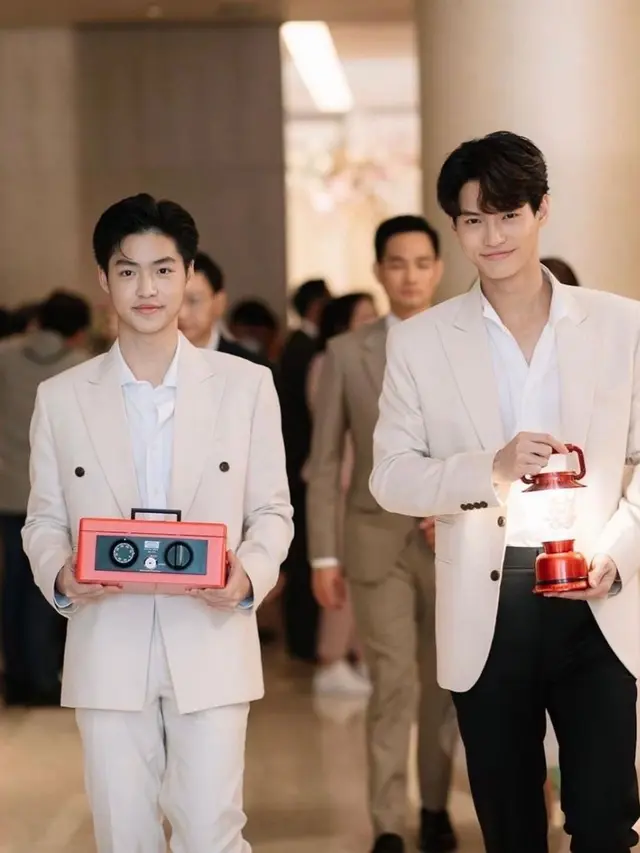 Tak Kalah Hits, Ini Potret 6 Kebersamaan Win Metawin dan Sang Adik ...