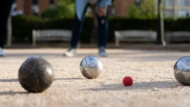 Mengenal Olahraga Petanque, Permainan Tradisional Asal Prancis - Ragam ...