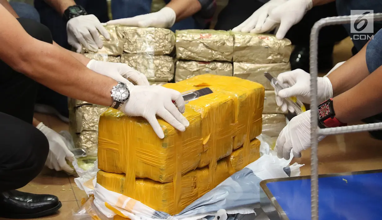 FOTO: Wujud Sabu 1,6 Ton yang Diselundupkan Lewat Perairan Batam - Foto ...