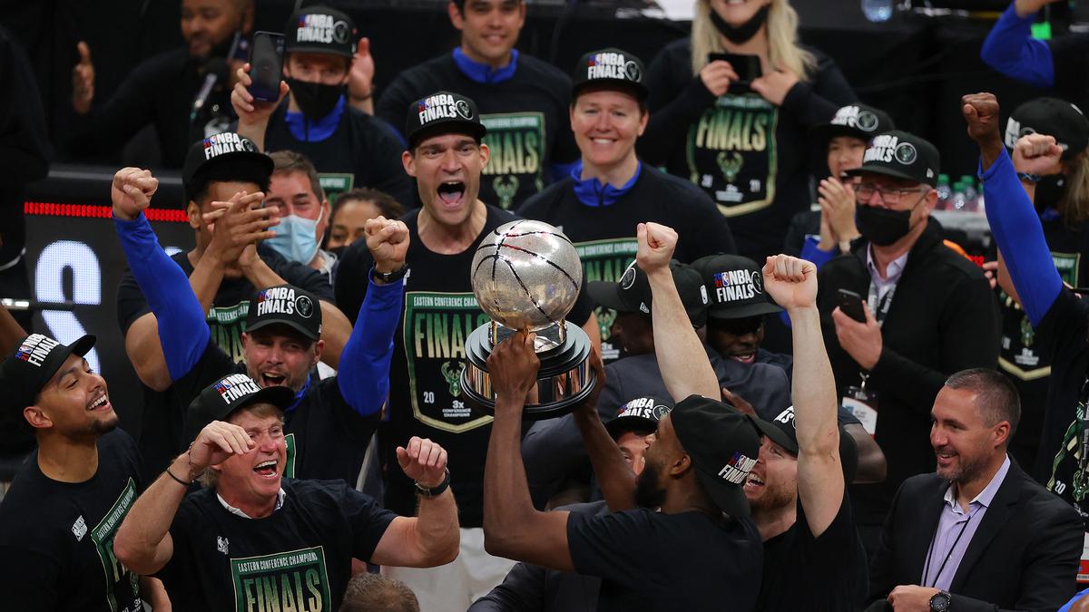 Hasil Playoff NBA, Minggu 4 Juni 2021: Benamkan Hawks, Bucks Rasakan ...